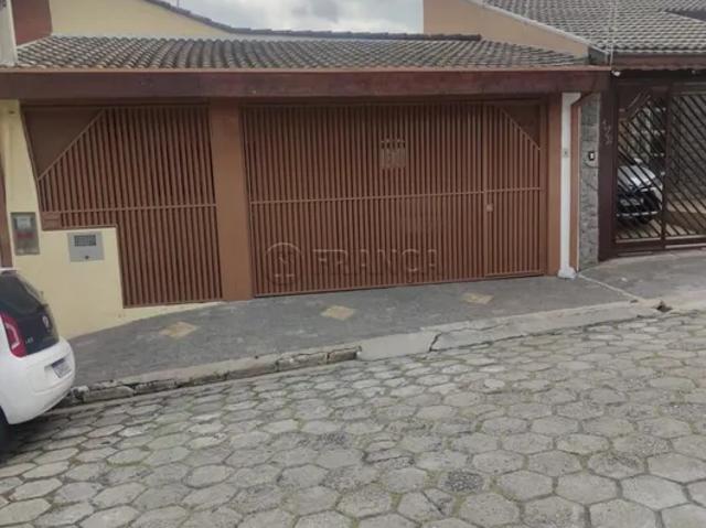 Casa com 3 Quartos e 3 banheiros à Venda, 120 m² por R$ 480.000