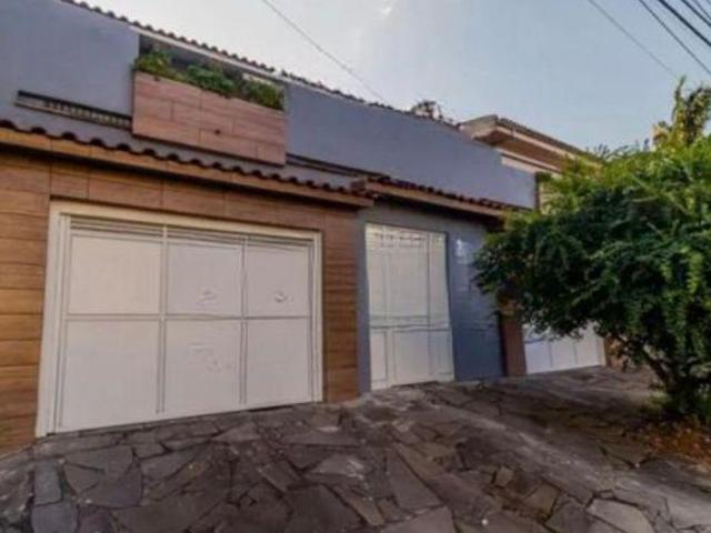 Casa com 3 Quartos e 3 banheiros à Venda, 120 m² por R$ 599 mil