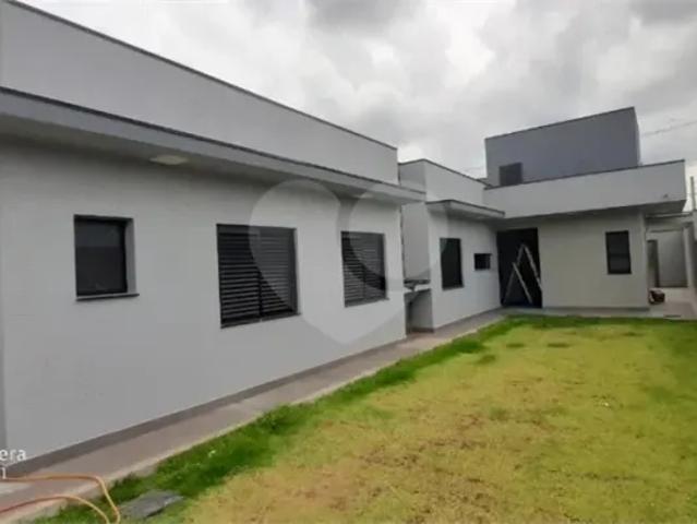 Casa com 3 Quartos e 3 banheiros à Venda, 120 m² por R$ 798.000