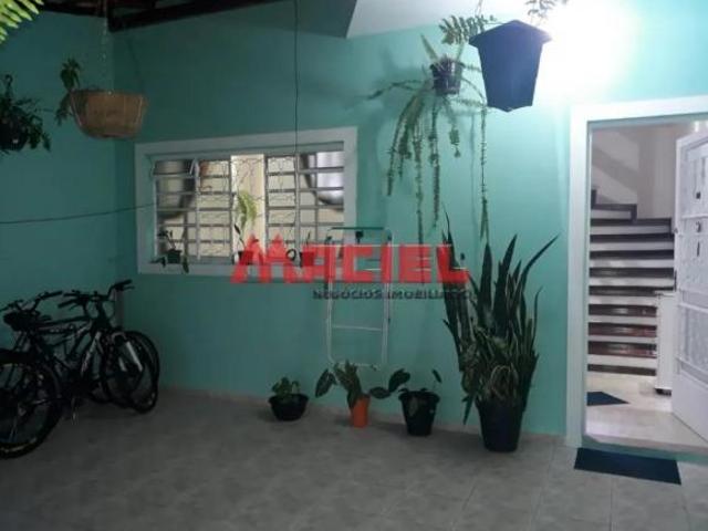 Casa com 3 Quartos e 3 banheiros à Venda, 126 m² Próximo Vale Sul