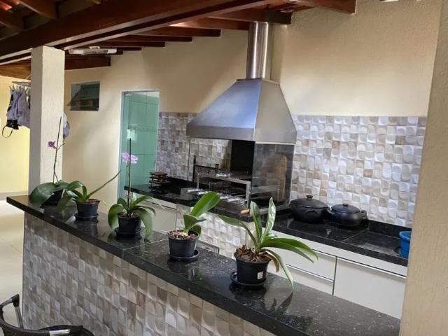 Casa com 3 Quartos e 3 banheiros à Venda, 128 m² por R$ 310.000
