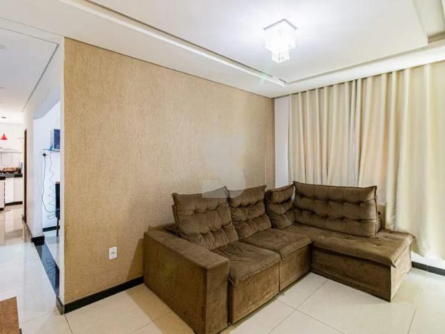 Casa com 3 Quartos e 3 banheiros à Venda, 130 m² por R$ 460.000