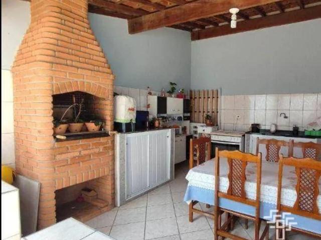 Casa com 3 Quartos e 3 banheiros à Venda, 130 m² por R$ 520.000