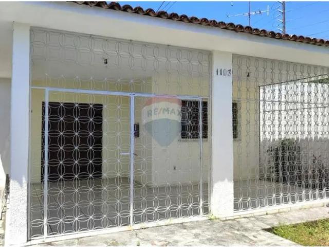 Casa com 3 Quartos e 3 banheiros à Venda, 137 m² por R$ 320.000