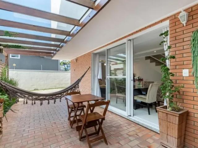 Casa com 3 Quartos e 3 banheiros à Venda, 134 m² por R$ 320.000
