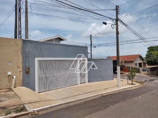 Casa com 3 Quartos e 3 banheiros à Venda, 135 m² por R$ 360.000