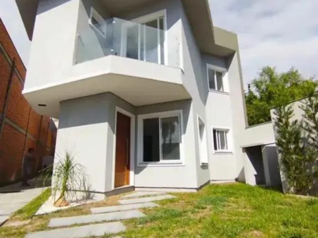Casa com 3 Quartos e 3 banheiros à Venda, 135 m² por R$ 439.000