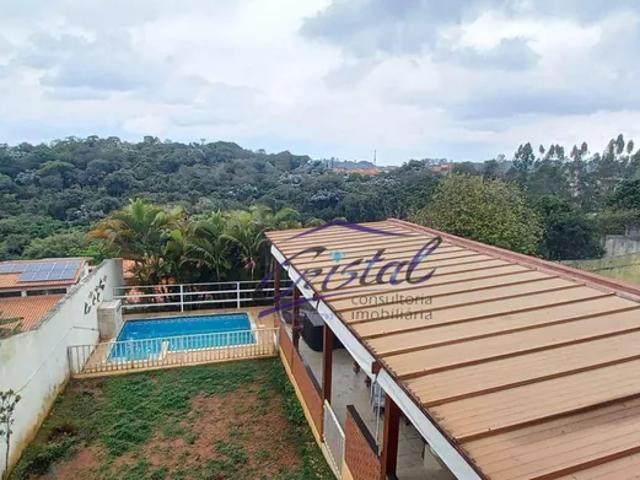 Casa com 3 Quartos e 3 banheiros à Venda, 250 m² por R$ 1.300.000