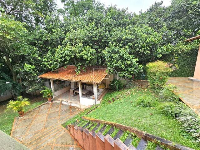 Casa com 3 Quartos e 3 banheiros à Venda, 250 m² por R$ 1.480.000