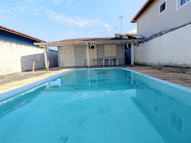 Casa com 3 Quartos e 3 banheiros à Venda, 250 m² por R$ 360.000