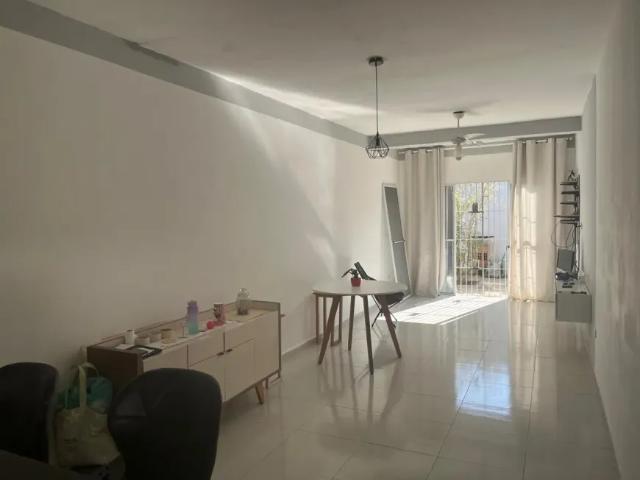 Casa com 3 Quartos e 3 banheiros à Venda, 250 m² por R$ 380.000