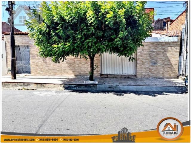 Casa com 3 Quartos e 3 banheiros à Venda, 250 m² por R$ 500.000