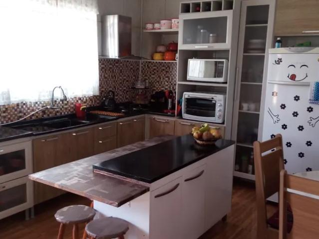Casa com 3 Quartos e 3 banheiros à Venda, 200 m² por R$ 350.000