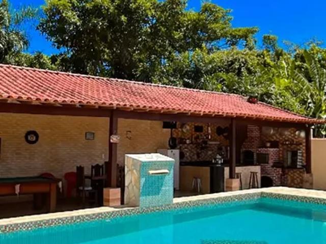 Casa com 3 Quartos e 3 banheiros à Venda, 200 m² por R$ 370.000