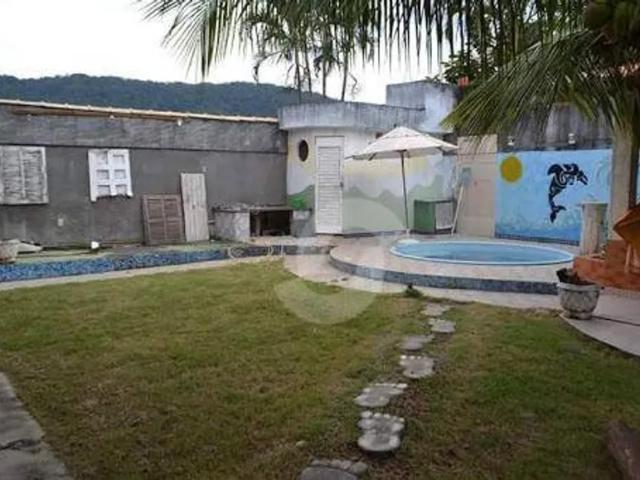 Casa com 3 Quartos e 3 banheiros à Venda, 200 m² por R$ 530.000