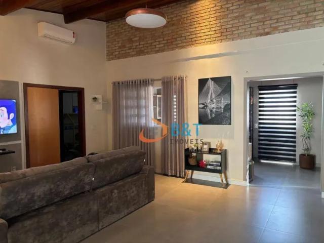 Casa com 3 Quartos e 3 banheiros à Venda, 200 m² por R$ 860.000