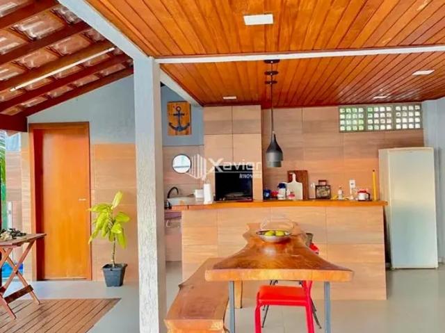 Casa com 3 Quartos e 3 banheiros à Venda, 200 m² por R$ 920.000