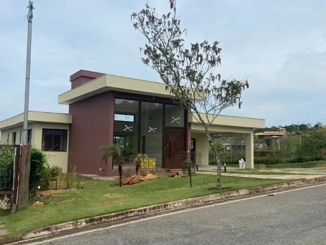 Casa com 3 Quartos e 3 banheiros à Venda, 209 m² por R$ 1.378.000