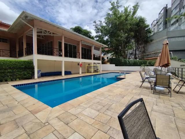 Casa com 3 Quartos e 3 banheiros à Venda, 220 m² por R$ 1.015.000