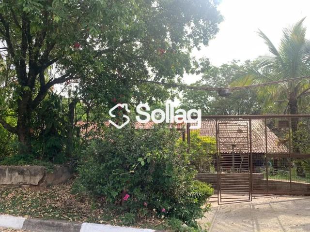 Casa com 3 Quartos e 3 banheiros à Venda, 347 m² por R$ 970.000