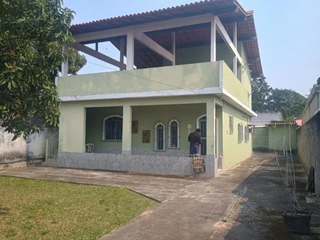 Casa com 3 Quartos e 3 banheiros à Venda, 360 m² por R$ 295.000