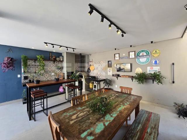 Casa com 3 Quartos e 3 banheiros à Venda, 365 m² por R$ 1.200.000