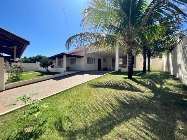 Casa com 3 Quartos e 3 banheiros à Venda, 385 m² por R$ 1.290.000