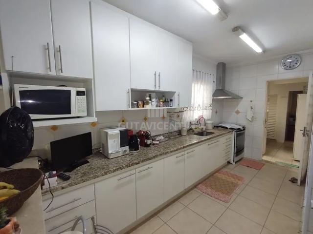 Casa com 3 Quartos e 3 banheiros à Venda, 386 m² por R$ 1.000.000