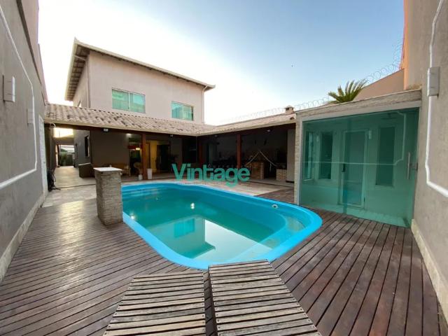 Casa com 3 Quartos e 3 banheiros à Venda, 394 m² por R$ 1.250.000