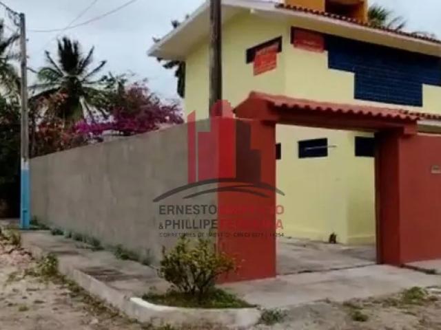 Casa com 3 Quartos e 3 banheiros à Venda, 300 m² por R$ 280.000