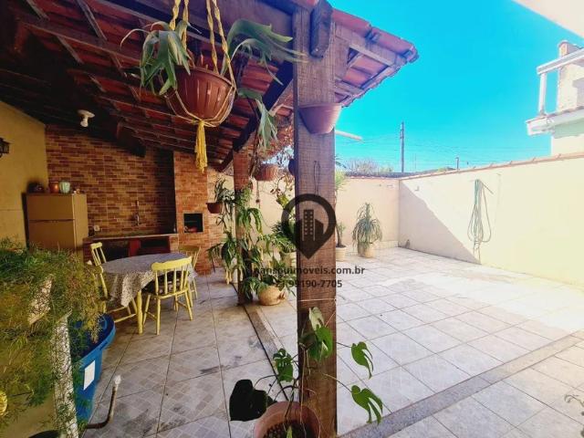 Casa com 3 Quartos e 3 banheiros à Venda, 300 m² por R$ 200.000