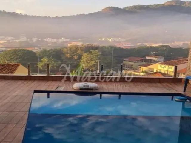 Casa com 3 Quartos e 3 banheiros à Venda, 300 m² por R$ 500.000