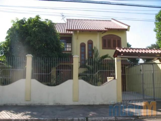 Casa com 3 Quartos e 3 banheiros à Venda, 300 m² por R$ 985.000
