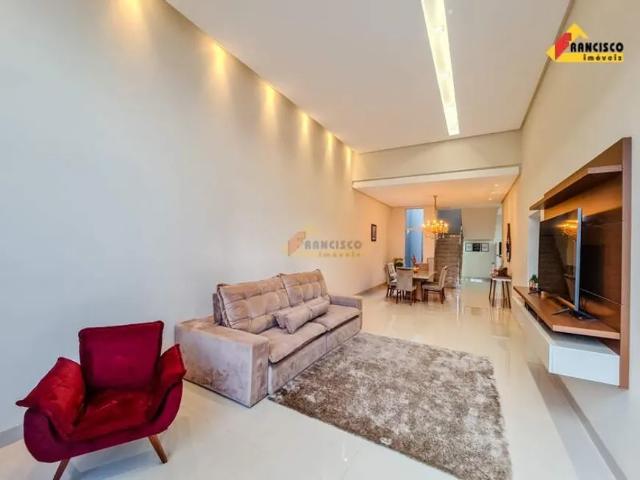 Casa com 3 Quartos e 3 banheiros à Venda, 320 m² por R$ 1.000.000