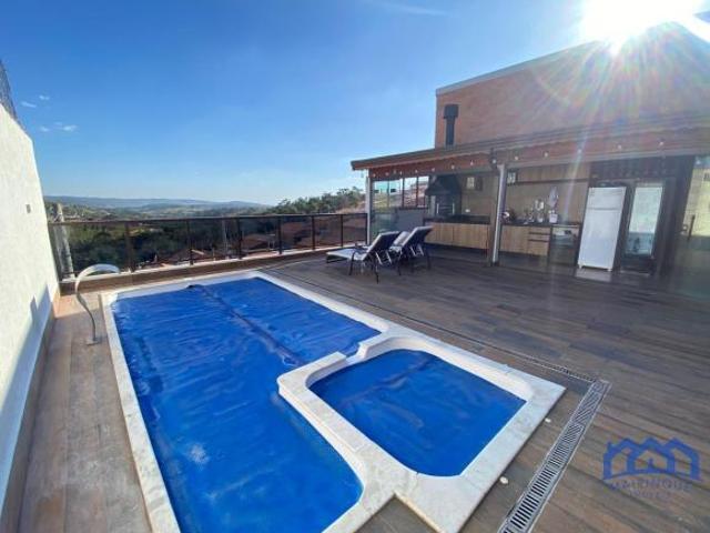 Casa com 3 Quartos e 3 banheiros à Venda, 450 m² por R$ 730.000 Cód. ch2313
