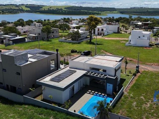 Casa com 3 Quartos e 3 banheiros à Venda, 450 m² por R$ 850.000 Cód. ch2590