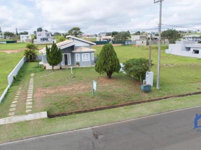 Casa com 3 Quartos e 3 banheiros à Venda, 450 m² por R$ 800.000 Cód. ch2372