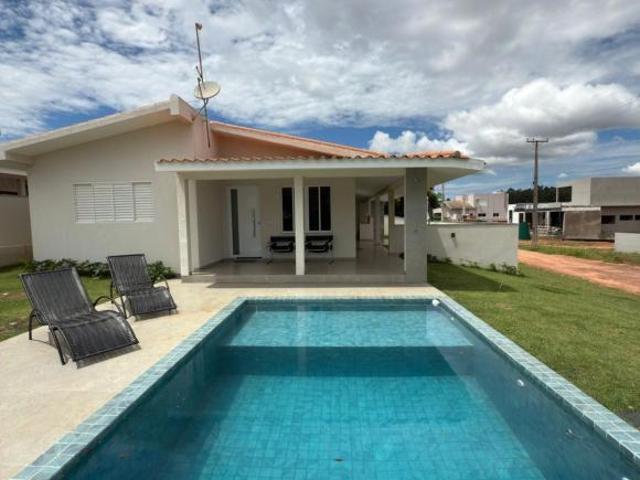 Casa com 3 Quartos e 3 banheiros à Venda, 450 m² por R$ 800.000 Cód. ch2589