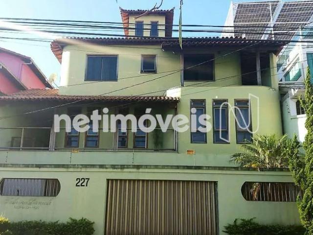 Casa com 3 Quartos e 3 banheiros à Venda, 571 m² por R$ 1.250.000