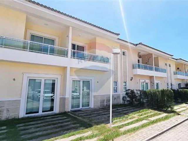 Casa com 3 Quartos e 3 banheiros à Venda, 76 m² por R$ 297.000
