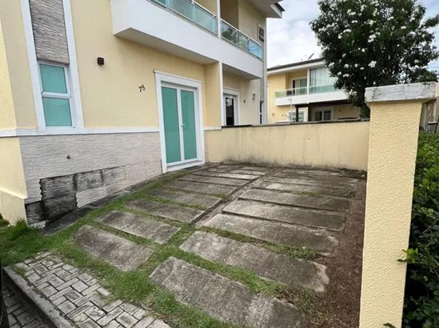 Casa com 3 Quartos e 3 banheiros à Venda, 76 m² por R$ 299.000