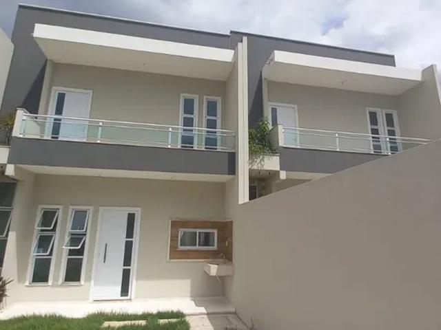 Casa com 3 Quartos e 3 banheiros à Venda, 79 m² por R$ 270.000
