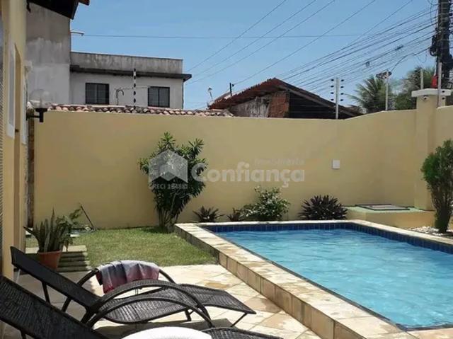 Casa com 3 Quartos e 3 banheiros à Venda, 85 m² por R$ 275.000