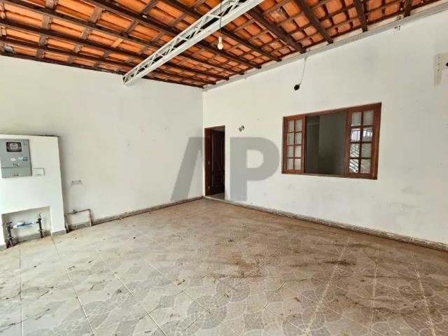 Casa com 3 Quartos e 3 banheiros à Venda, 87 m² por R$ 350.000