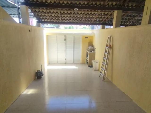 Casa com 3 Quartos e 3 banheiros à Venda, 95 m² por R$ 100.000