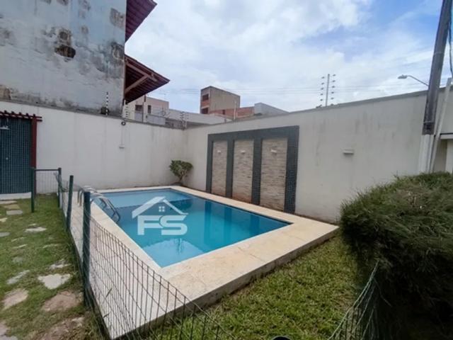 Casa com 3 Quartos e 3 banheiros à Venda, 90 m² por R$ 299.000