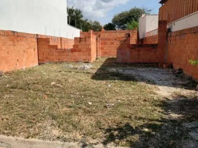 Casa com 3 Quartos e 3 banheiros à Venda, 90 m² por R$ 370.000