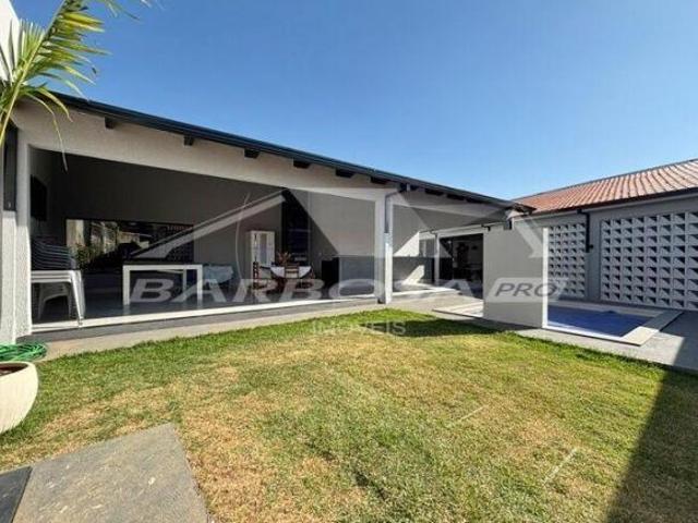 Casa com 3 quartos e 3 suites á venda próximo ao Triauto