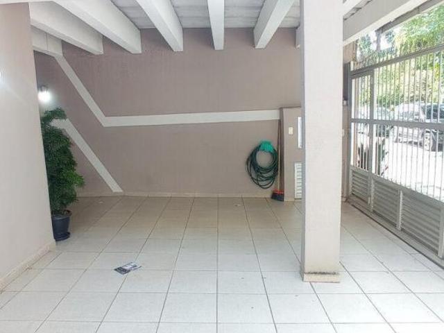 CASA com 3 Quartos e 3 vagas à Venda, 150 m² FL15