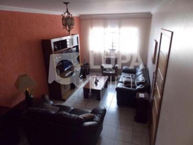 CASA COM 3 QUARTOS E 3 VAGAS DE GARAGEM À VENDA NA VILA NOVA MAZZEI
